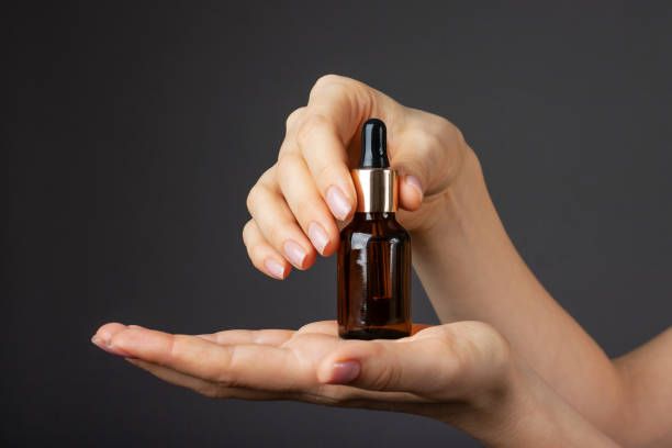 Ini Alasannya Mengapa Kemasan Botol untuk Serum Wajah Harus Berwarna ...